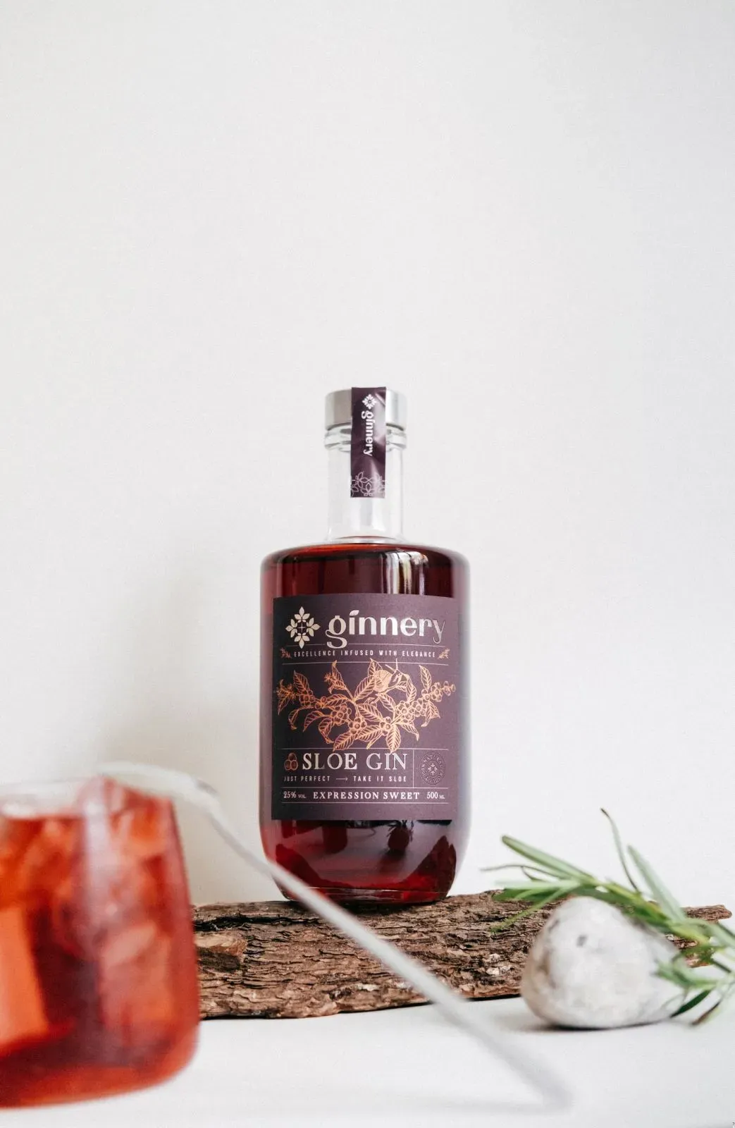 Classic Sloe Gin Fizz :: Ginnery Gin – Świeży oddech w tradycyjnym napoju